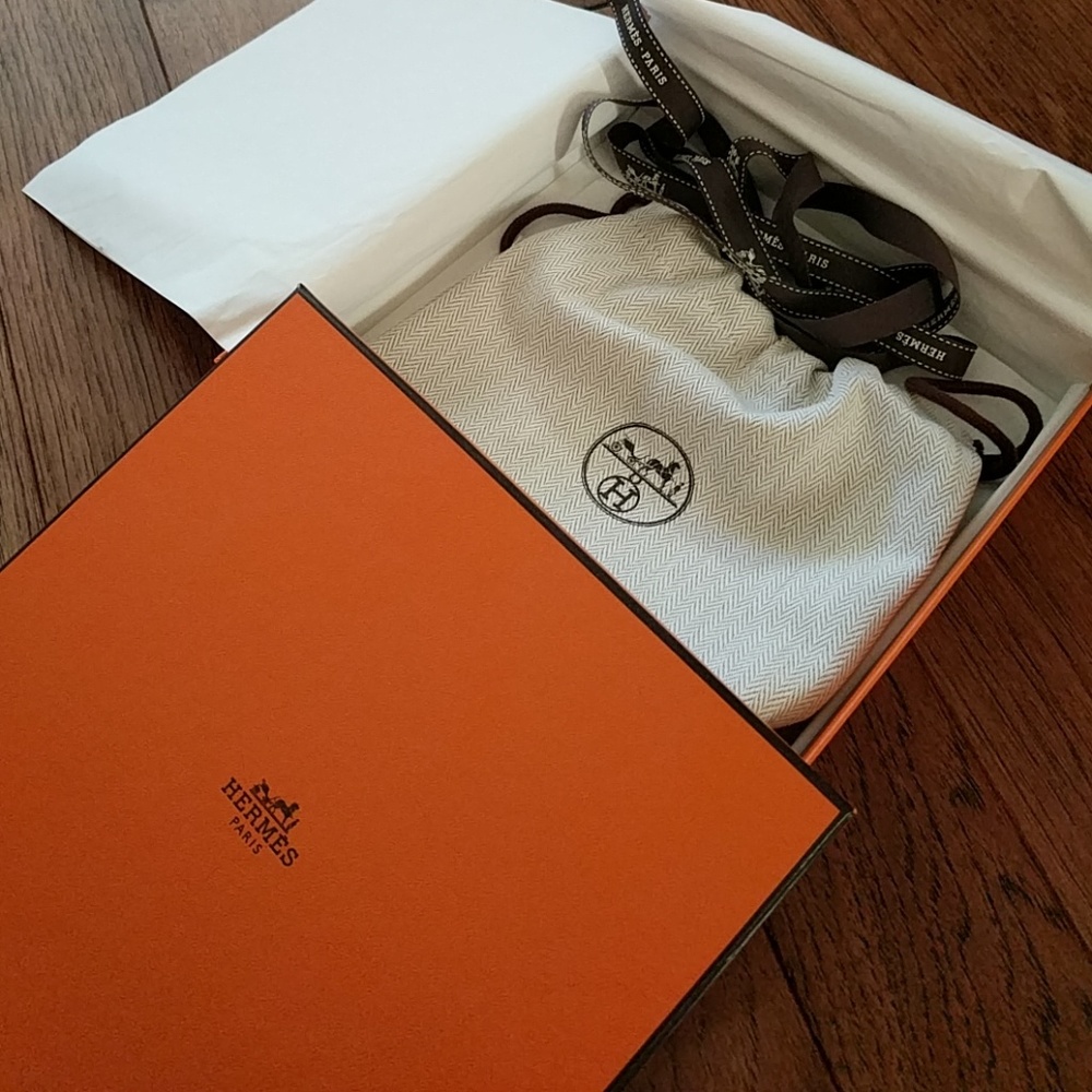 Hermes Gift Box 7,75x7,75x 1,75 - Gem